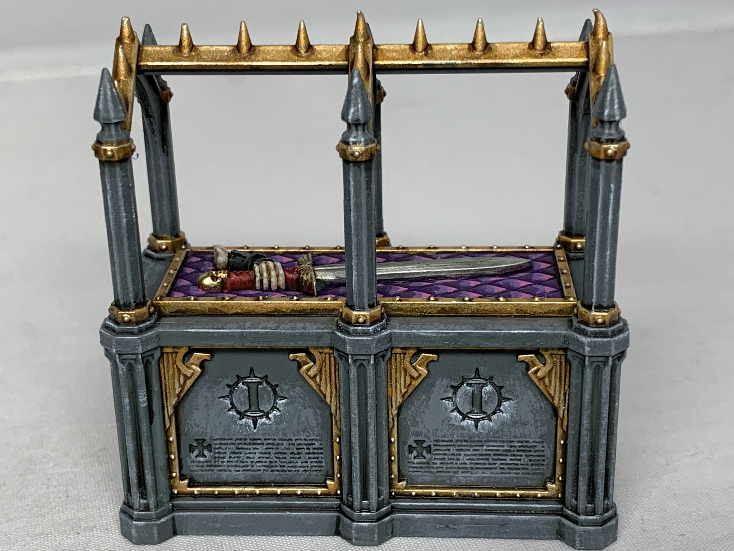 Video 'How to paint a Sacred Reliquary' - The Brush and Boltgun